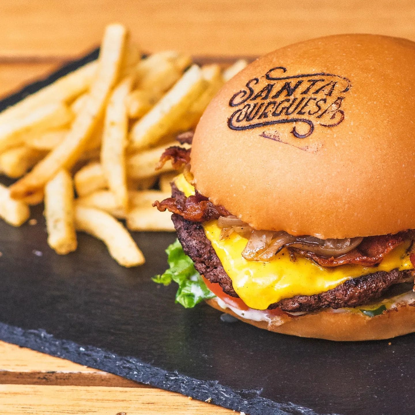 Santa Burguesa | MENU & Order | FooodApp™